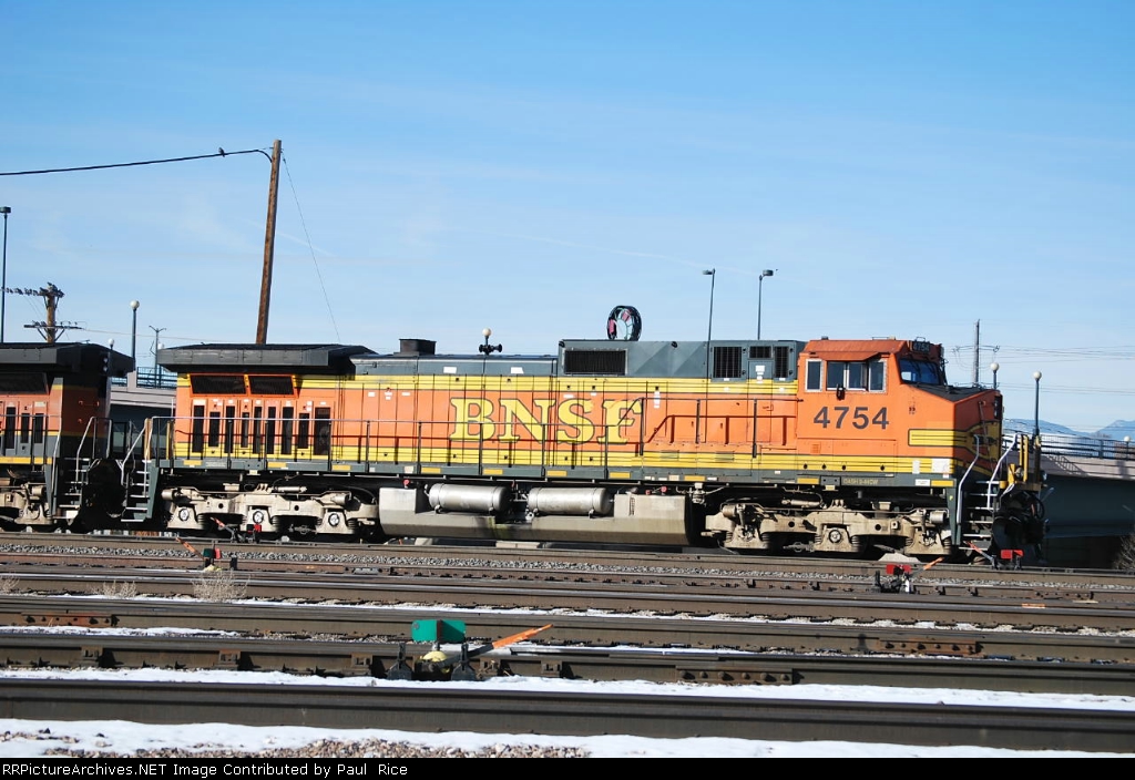 BNSF 4754